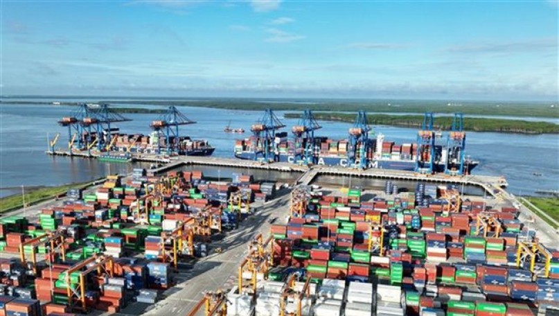 Sea freight rates cool, port volumes break records