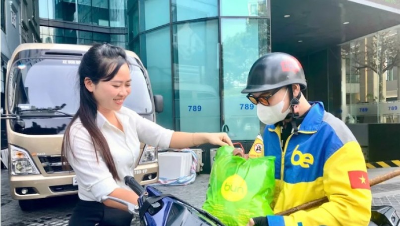 ShopeeFood, GrabFood hold sway in Vietnam’s food delivery market